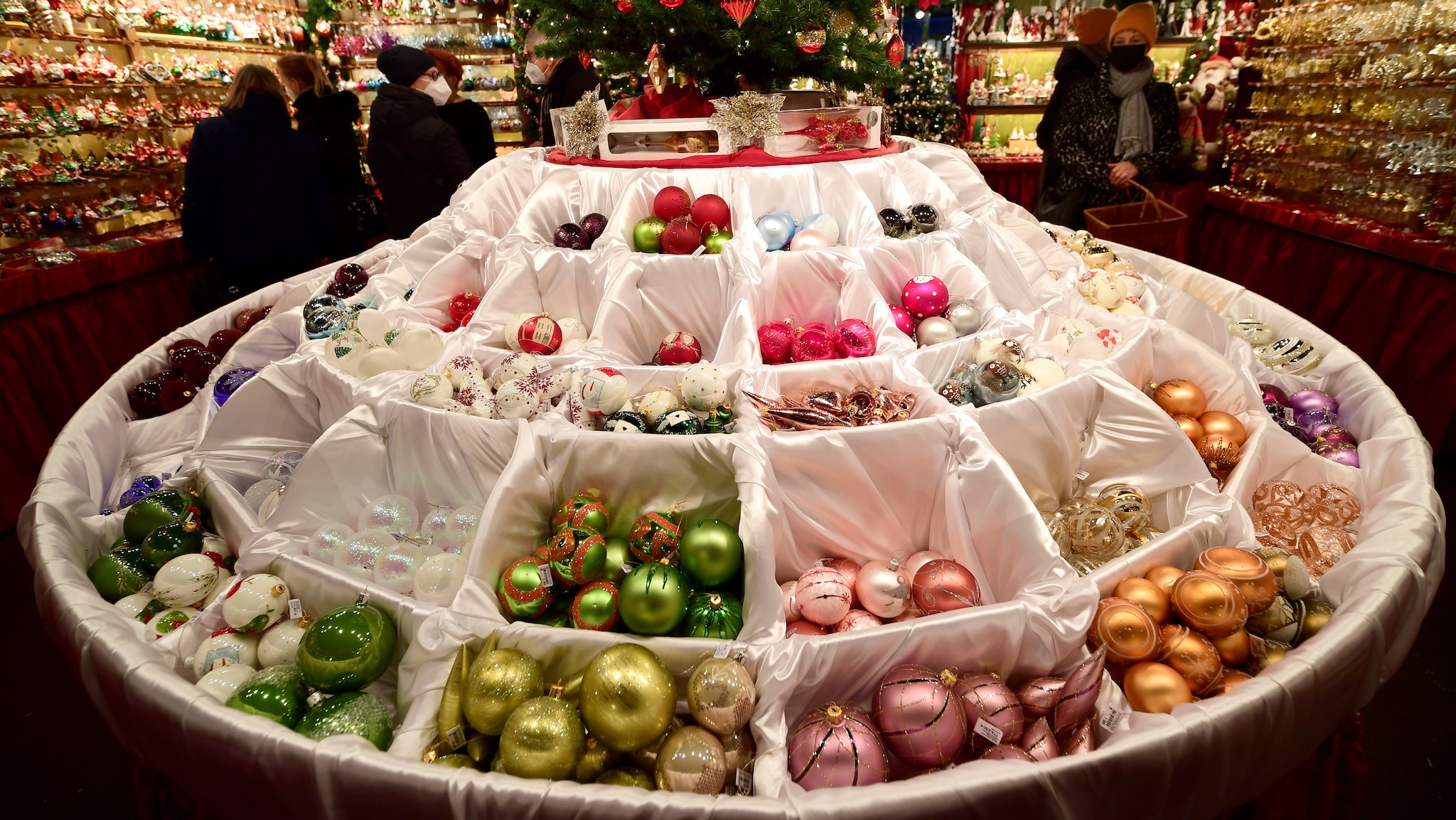 In Photos: Markets Get Ready for Christmas Around the World - News18