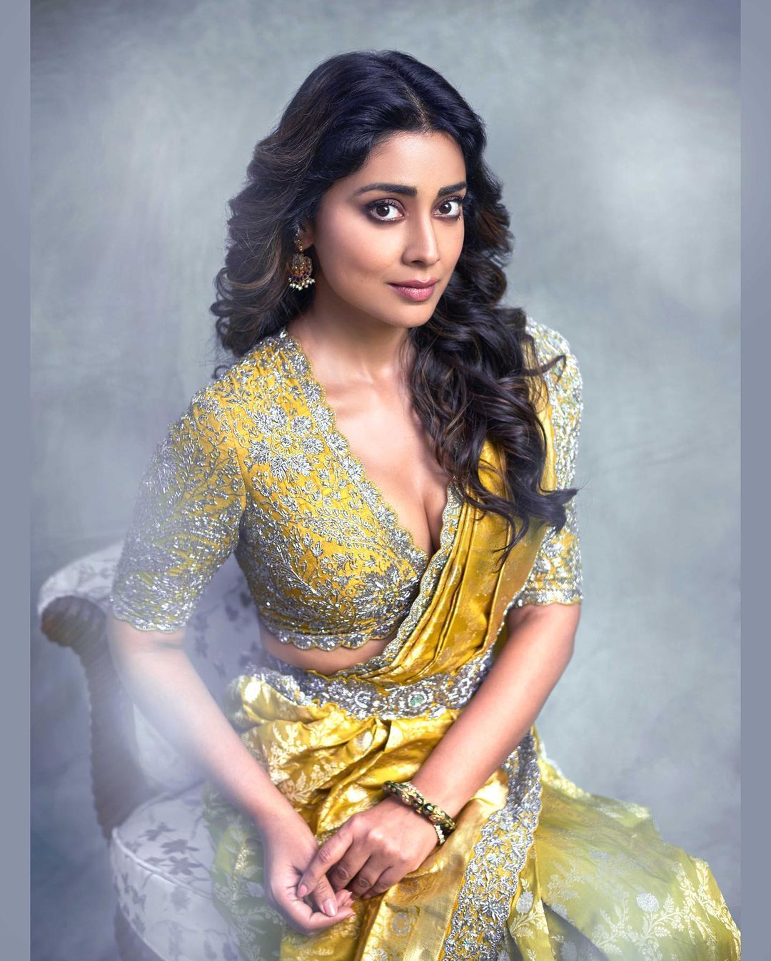 Shriya Saran Is A Picture Of Elegance In Yellow Saree, Check Out The ...