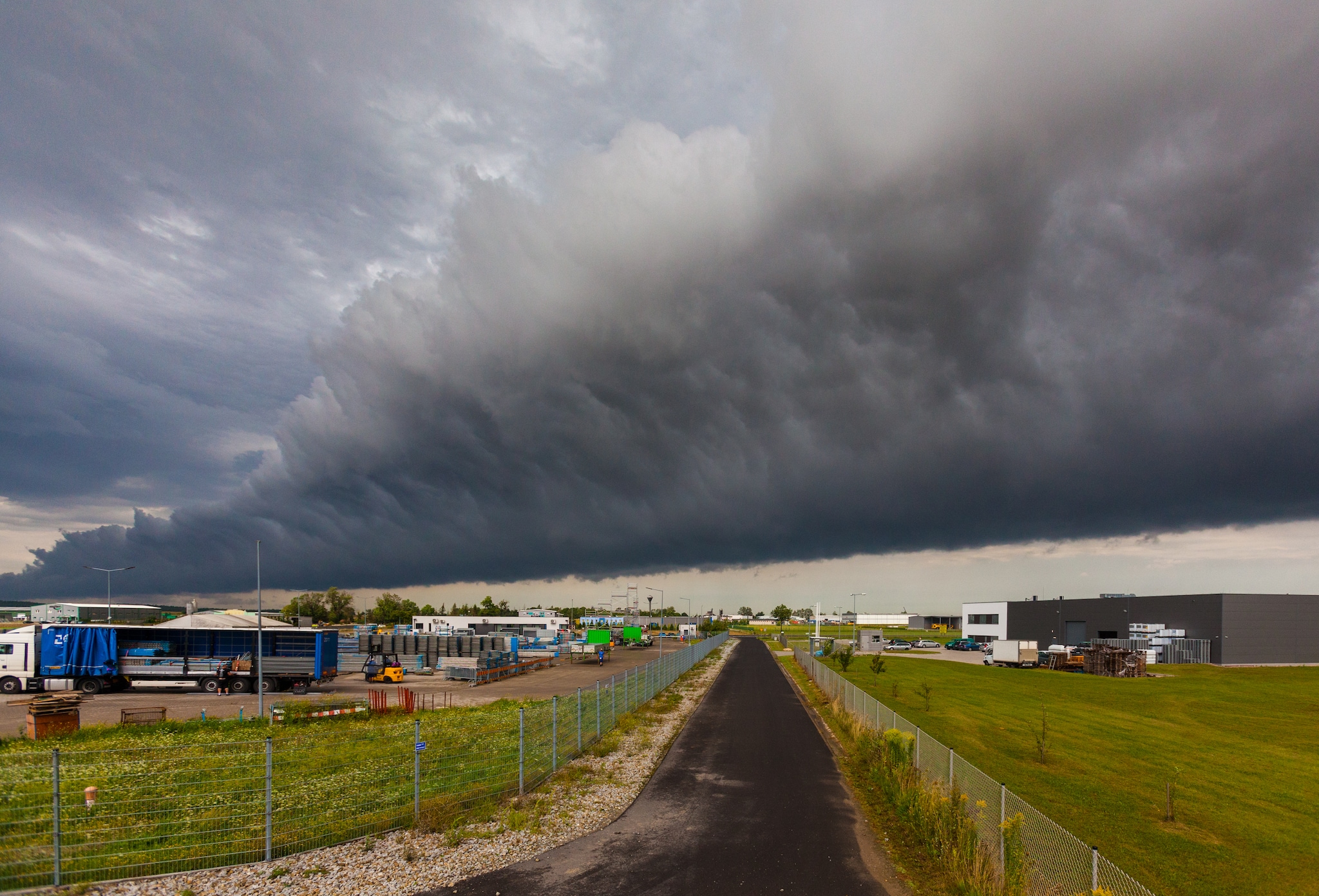 In Photos: UFO, Shelf and Mammatus Among the Rarest of Cloud Formations ...
