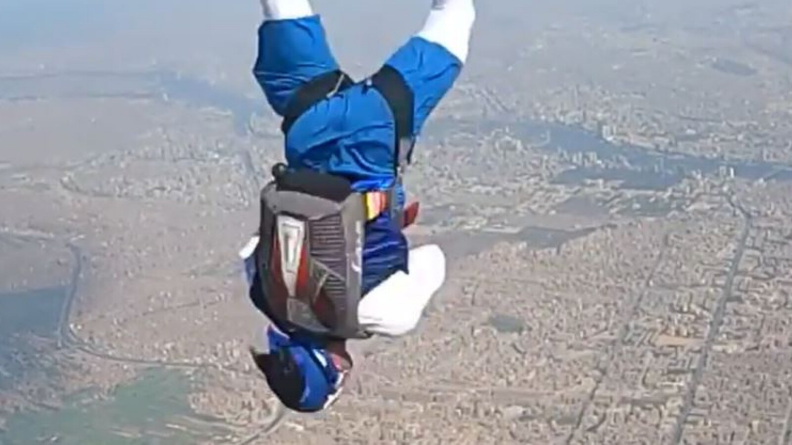 Sky Surfer Sets Guinness Record with Helicopter Spins Mid-air Above ...