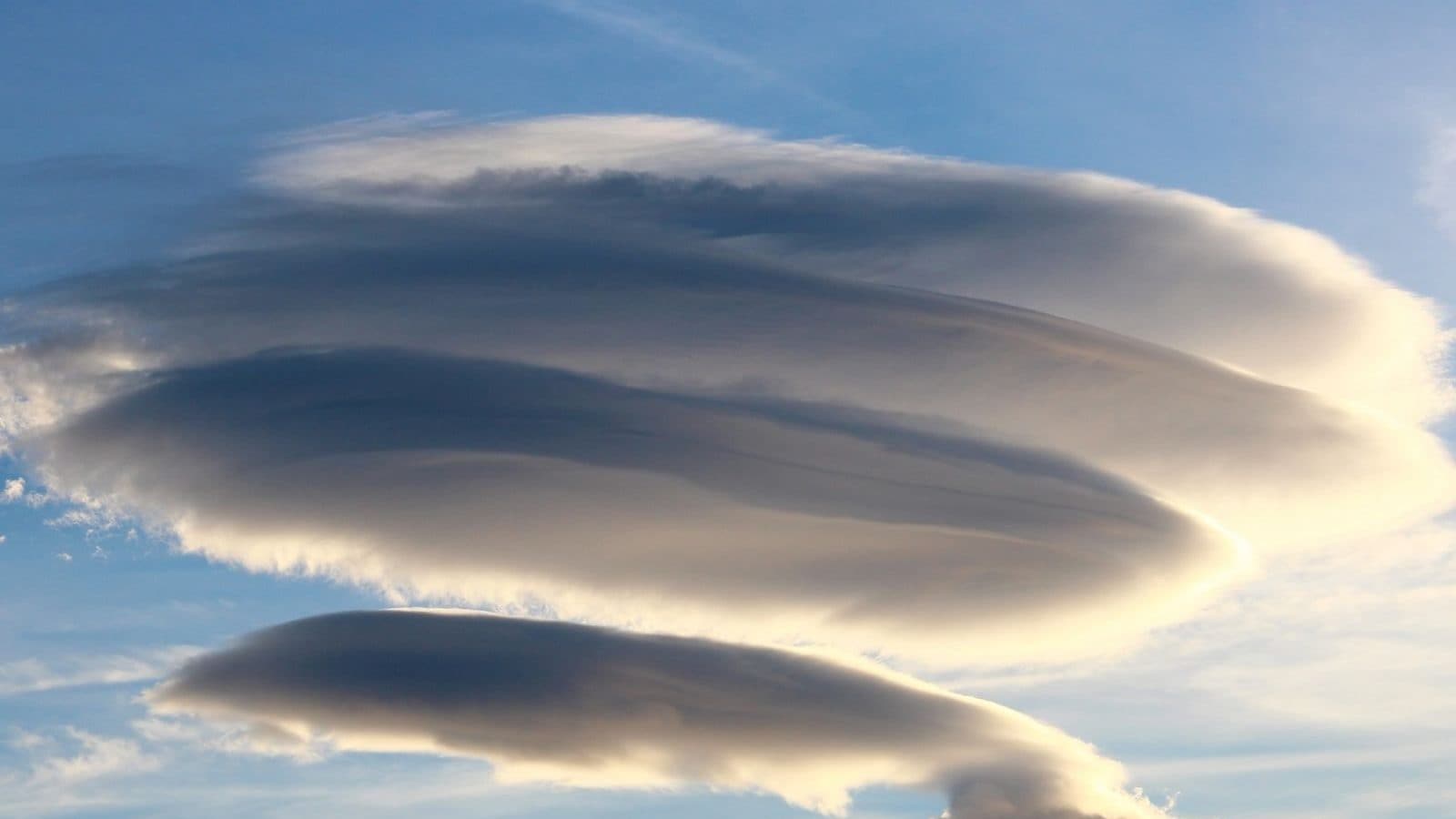 In Photos: UFO, Shelf and Mammatus Among the Rarest of Cloud Formations ...