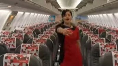 SpiceJet Air Hostess Grooves to 'Mera Yaar' on Empty Flight, Watch ...