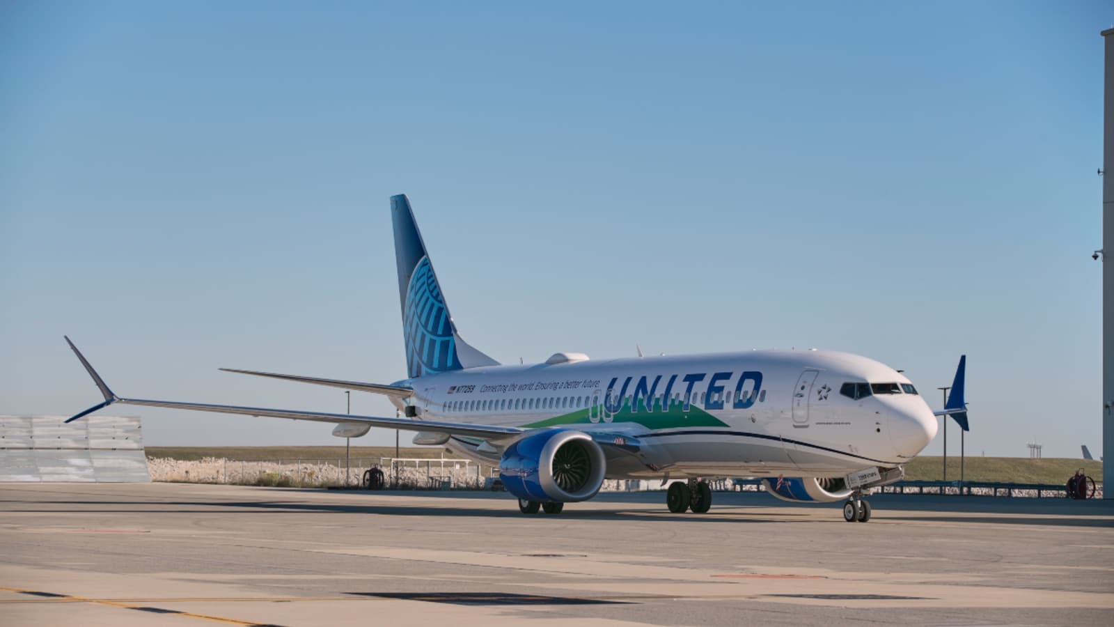 United Airline Uses 100 Pct Sustainable Aviation Fuel on Commercial ...
