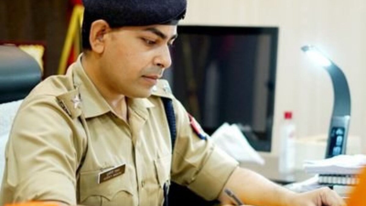 'Main Khaki Hoon': Poem Saluting Police Force Written by IPS Officer ...