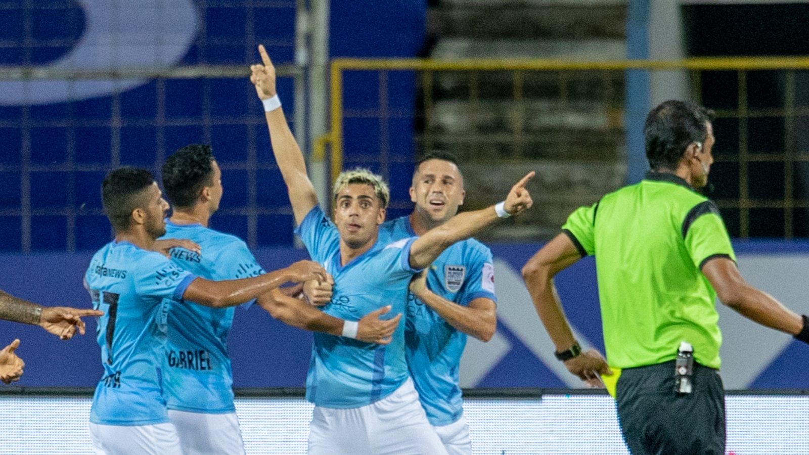 ISL 2021-22: Vikram Pratap Singh Brace Leads Mumbai City FC to 5-1 Win ...