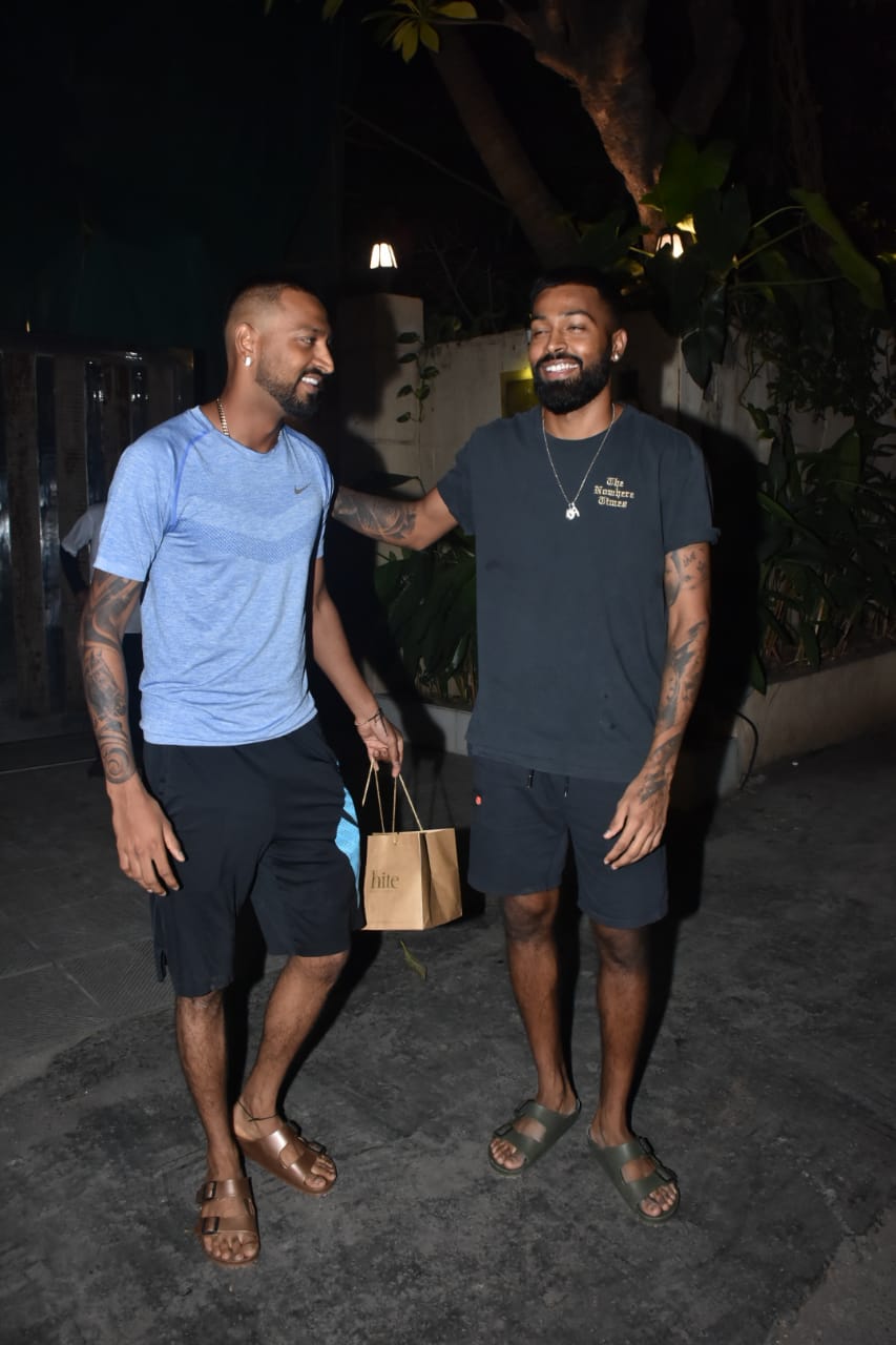 IN PICS | Hardik Pandya, Brother Krunal Spotted in Bandra; Fans Huddle ...
