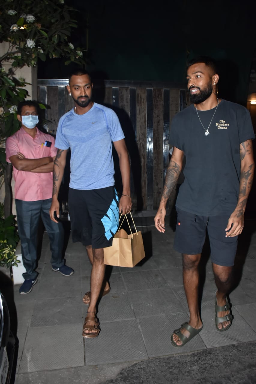 IN PICS | Hardik Pandya, Brother Krunal Spotted in Bandra; Fans Huddle ...