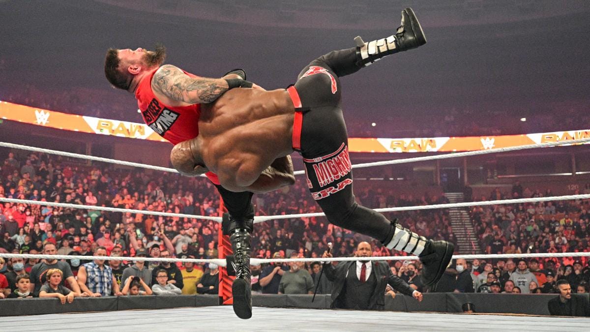 WWE RAW Results: Bobby Lashley Wins Fatal 4-Way Clash, Omos Beats AJ ...