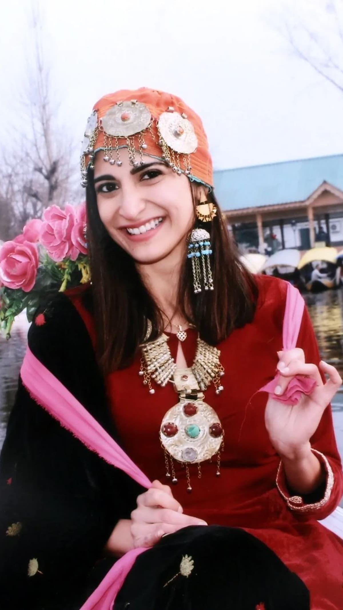 Aahana Kumra Stuns In Velvet Kurta And Dupatta, See Diva Ace ...