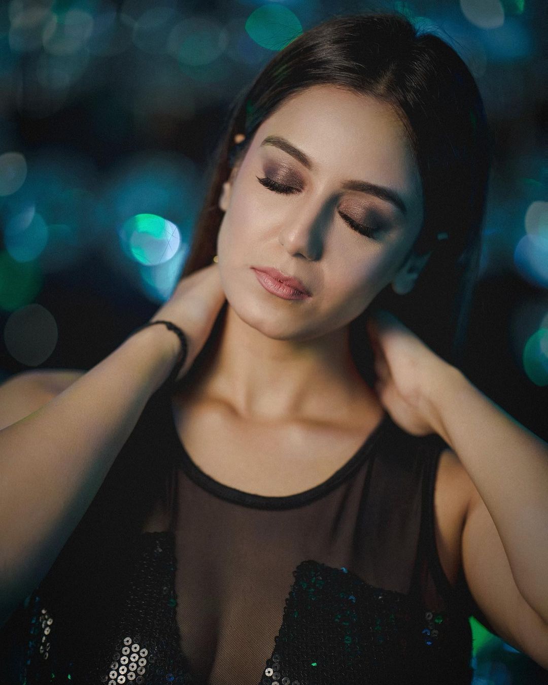 Srishty Rode Looks Glamorous In Jet Black Outfit, Take A Look At Her ...