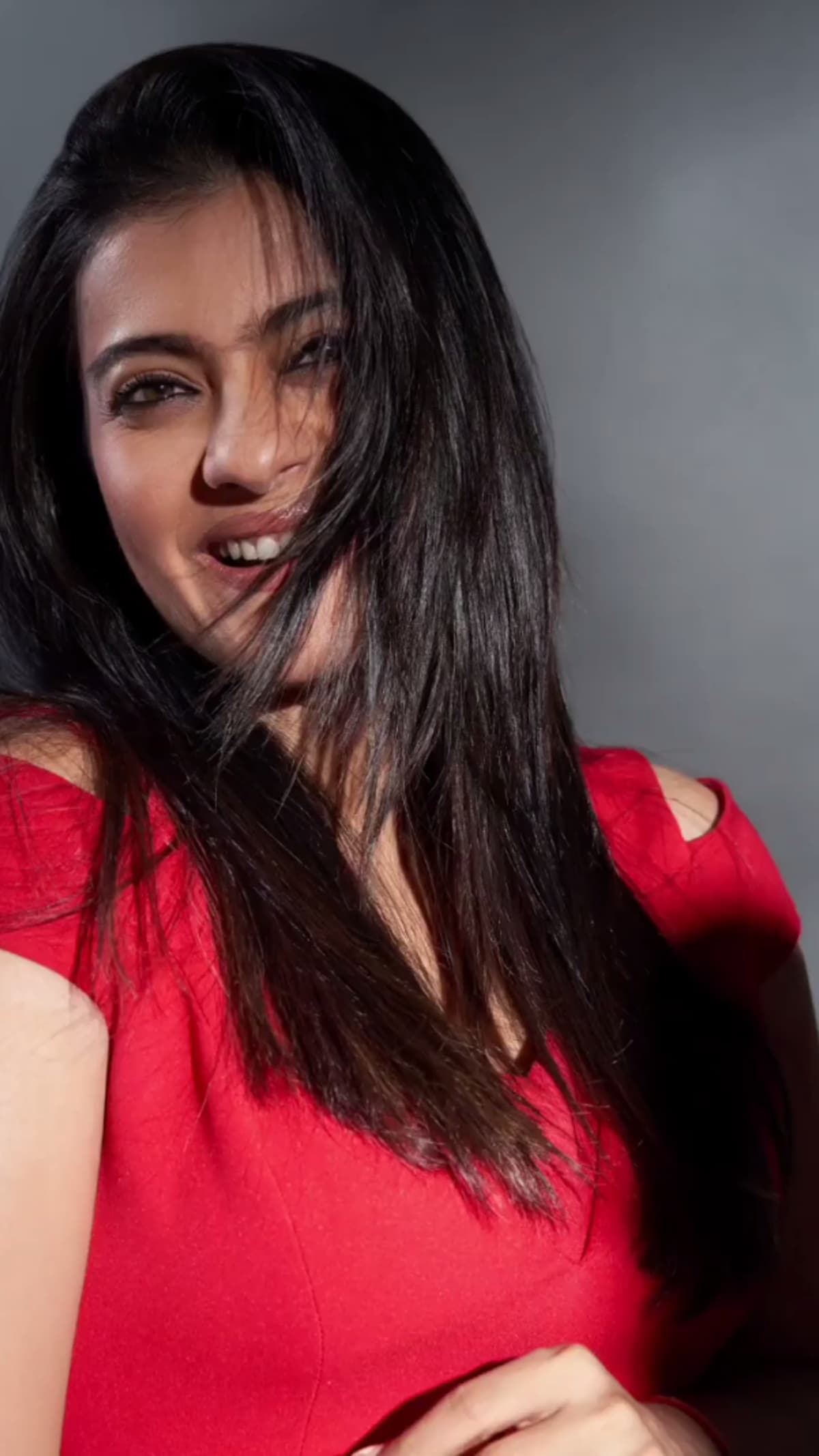 Kajol Paints The Town Red In High-Slit Gown, See Diva Welcome New Year ...