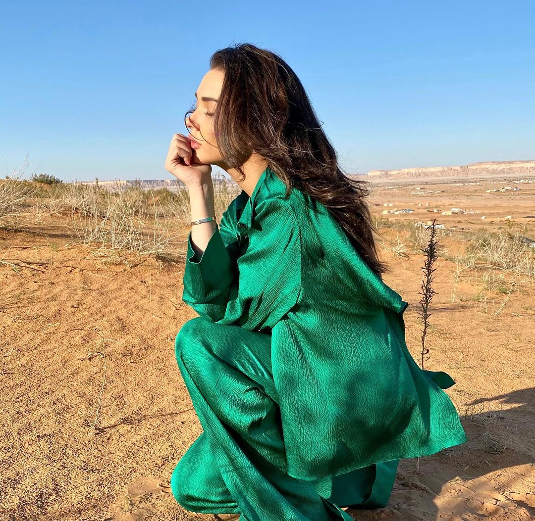 Amy Jackson Flaunts Toned Body In Stylish Athleisure Set, Check Out The ...