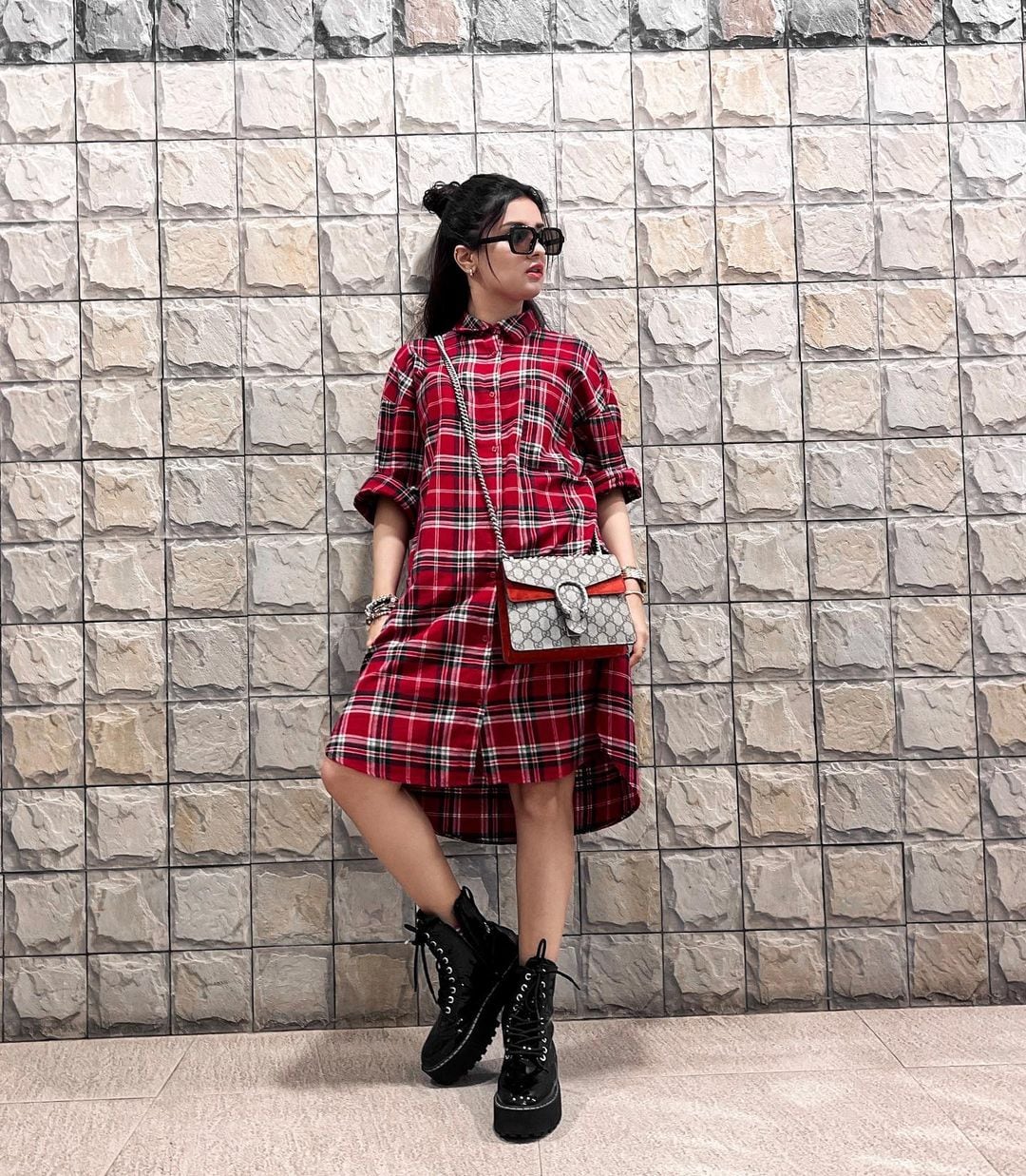 Avneet Kaur Sets Internet Ablaze In Orange Bodycon Mini Dress Check