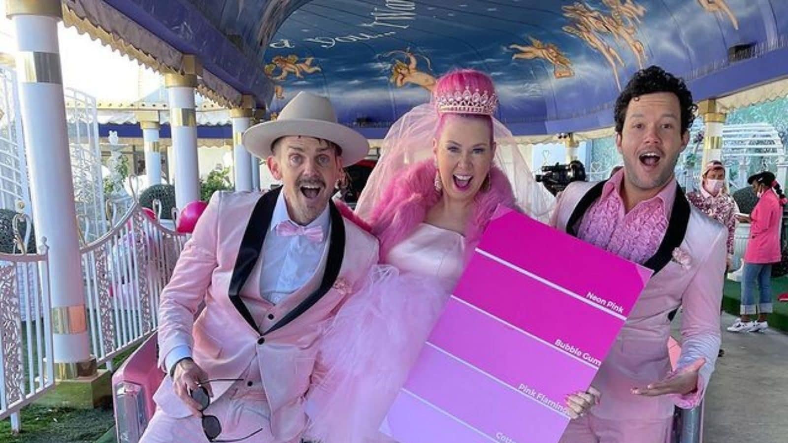 US Woman Marries Pink Colour After '40-year Relationship', Will Never ...
