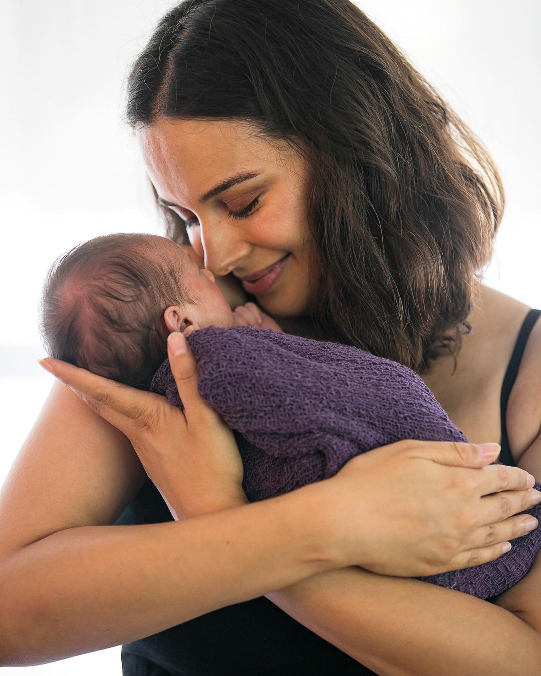 Evelyn Sharma's Adorable Photos With Newborn Daughter Will Melt Your ...