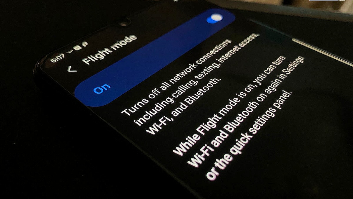 Here's Why Airlines Want Your Phones on ‘Airplane Mode’ Before Take-Off ...