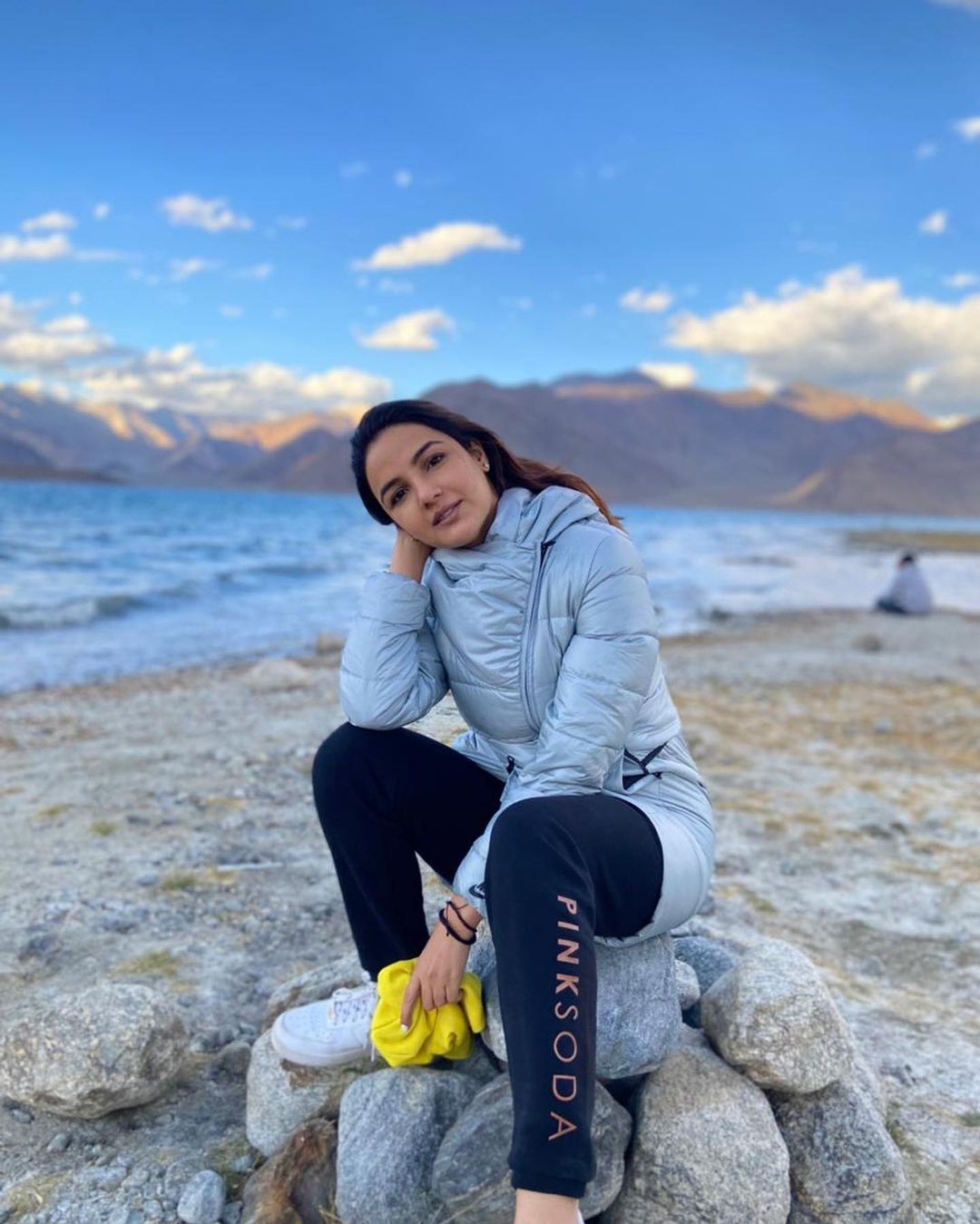 Jasmin Bhasin Looks Uber Chic In Mini Knitwear Dress, Check Out The ...