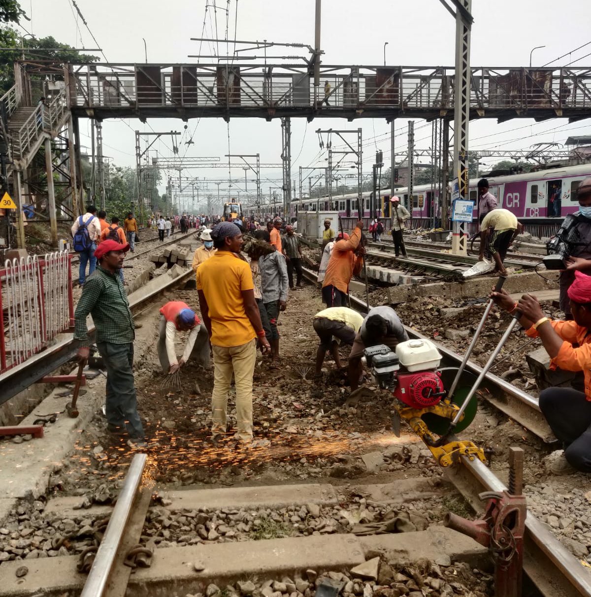 36 Hours Mega Block in Mumbai: Indian Railways Continues Infrastructure ...