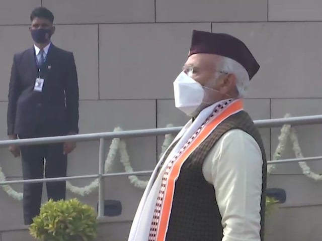 PM Modi Wears Cap from U'khand, Dons Flower Used During Kedarnath Pooja ...