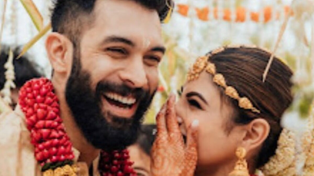 Mouni Roy Shares 1st Pics With Husband Suraj Nambiar After Wedding ...