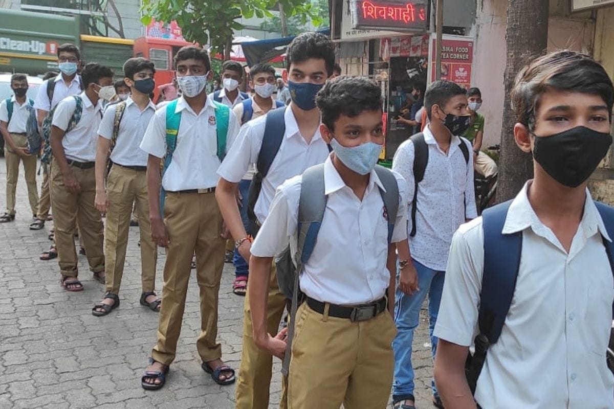 Shilpa Shetty Drops Daughter to Schools as Mumbai Resumes Physical ...