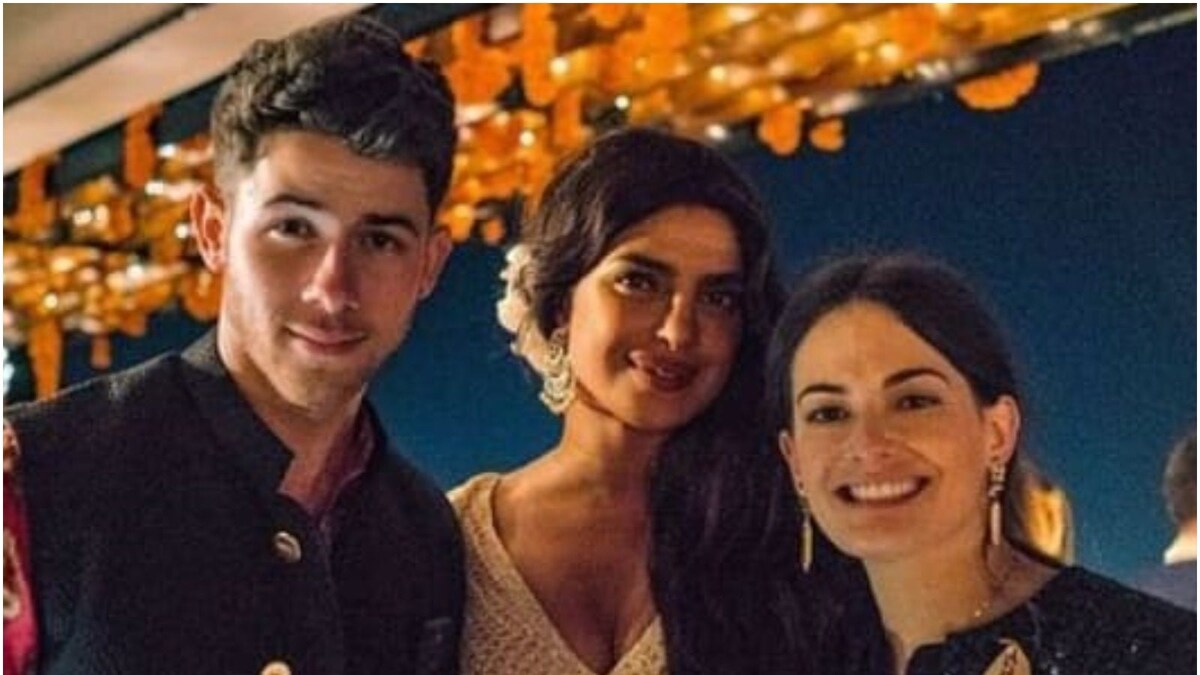 Who is Sami Udell, The Woman Performing Aarti With Priyanka Chopra and ...