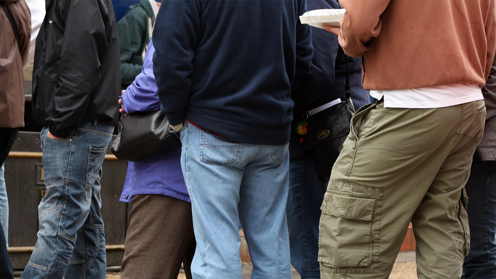 UK Man Earns Rs 16,000 Per Day Just By Standing in Queues For Rich ...