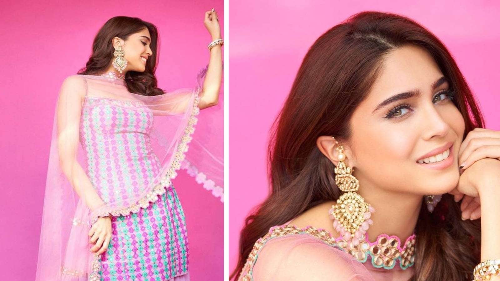 Sharvari Wagh Looks Ravishing In Pretty Ethnic Wear Outfits, Check Out ...