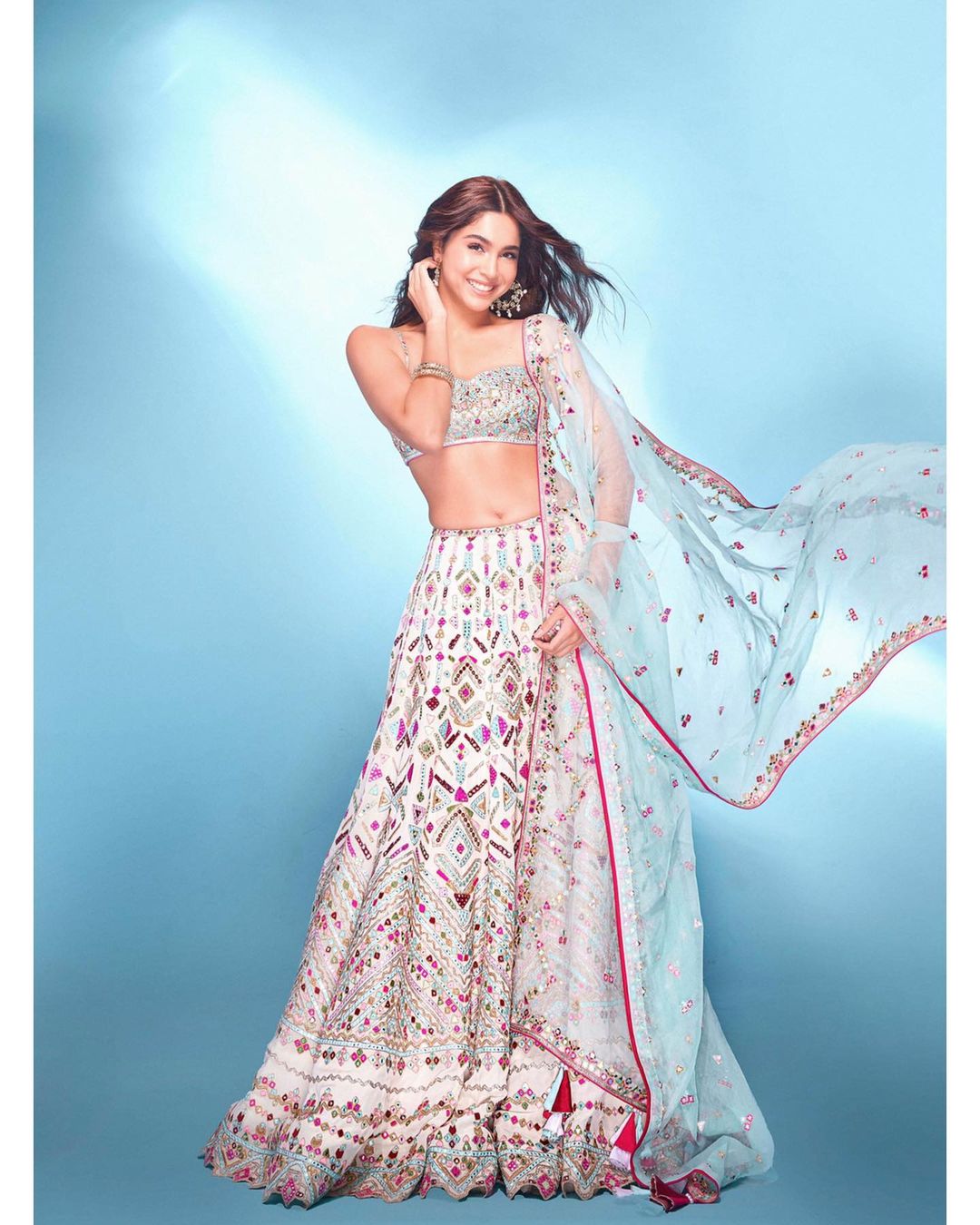 Sharvari Wagh Looks Ravishing In Pretty Ethnic Wear Outfits, Check Out ...