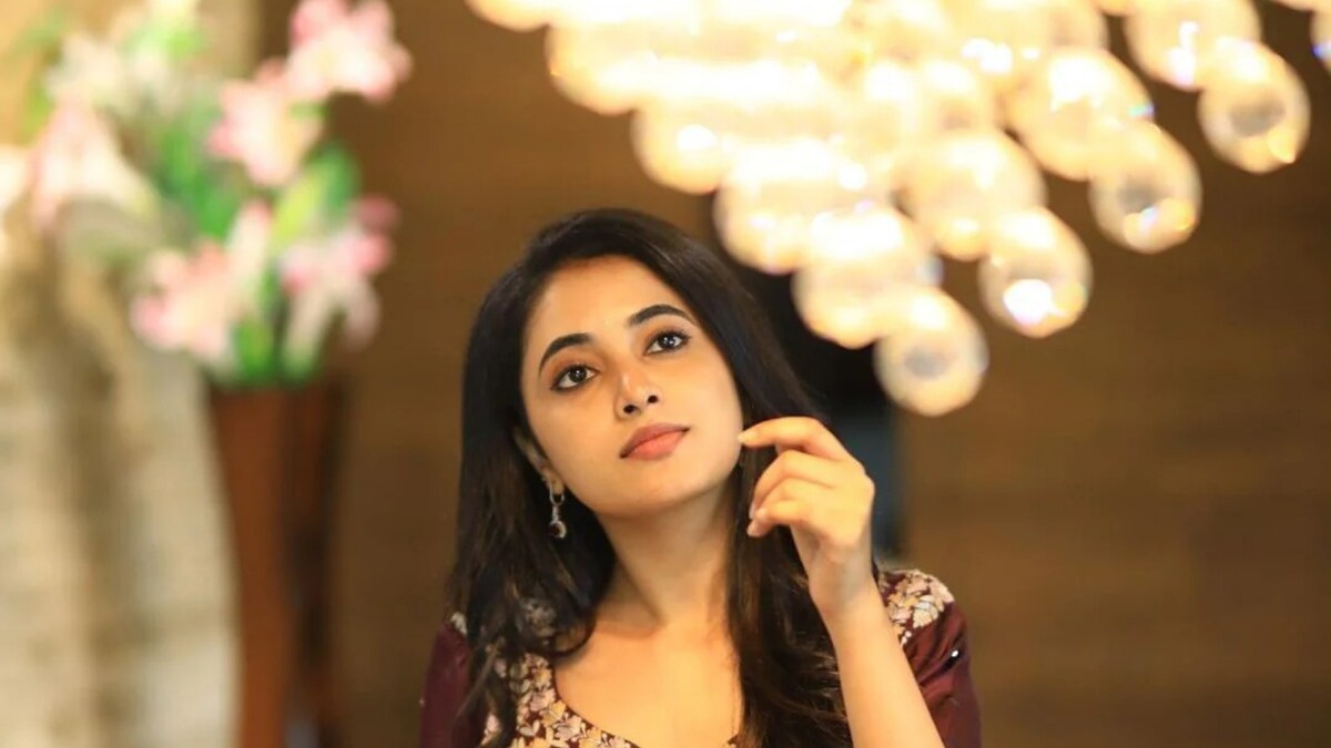 Priyanka Mohan's Instagram Feed Giving Major Fashion Goals to her Fans ...