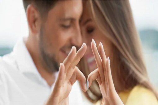 Love Bite Side Effects: What You Don't Know About The Hickey - News18