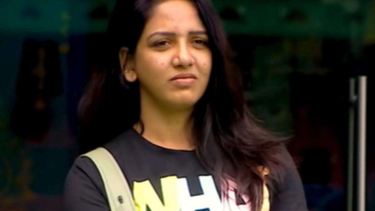 Bigg Boss Tamil 5 Fame Pavani Reddy Alleges Vijay TV Trying To Tarnish ...
