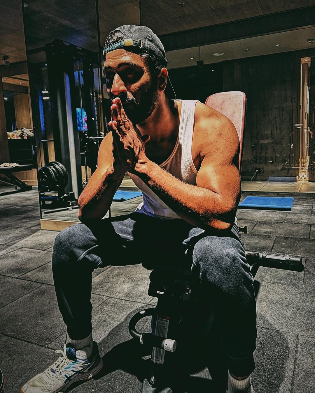 Vicky Kaushal Flaunts His Muscles While Hitting The Gym, Check Out The ...