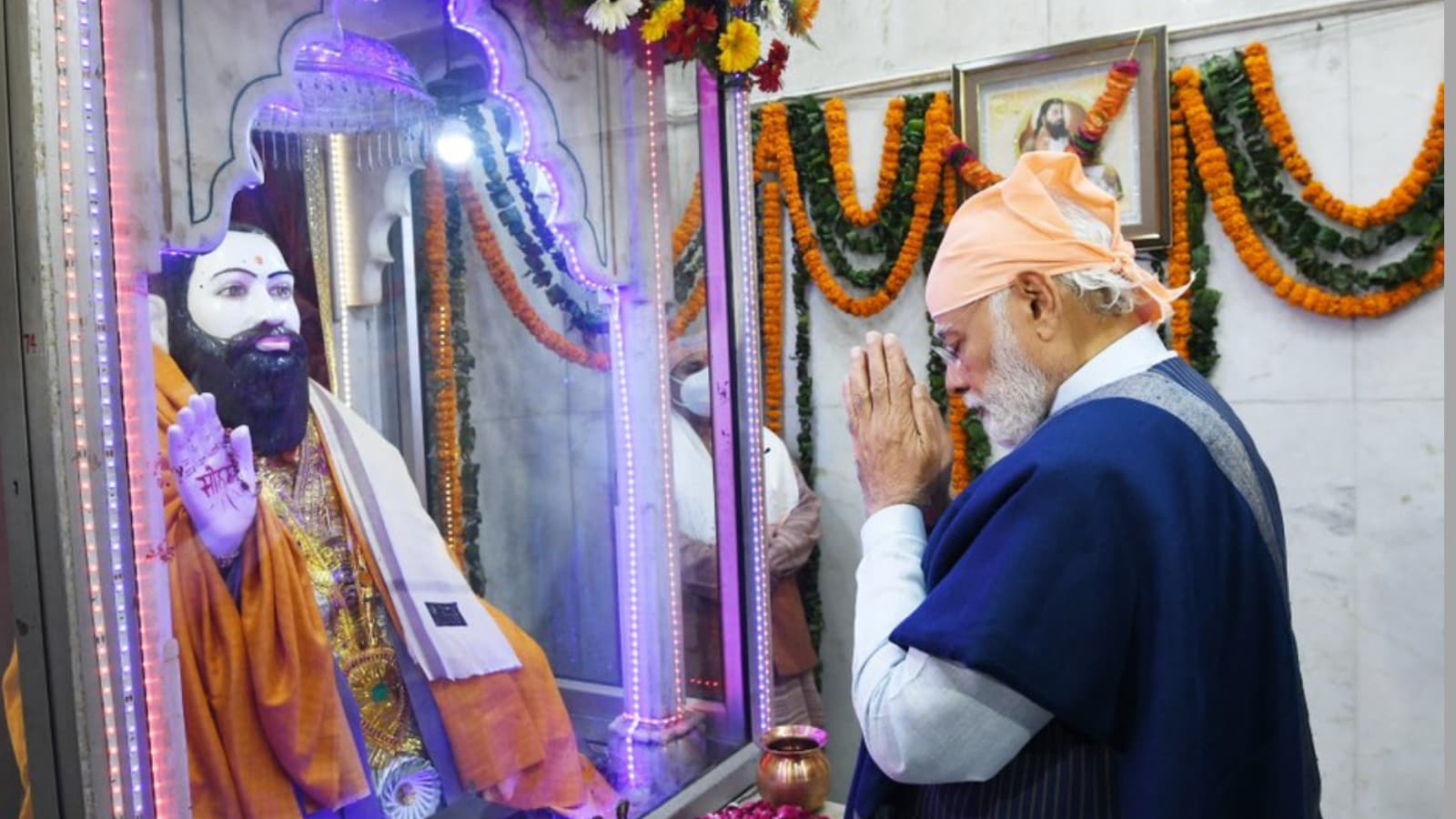 Guru Ravidas Jayanti: PM Modi Prays at Delhi Temple, Political Leaders ...