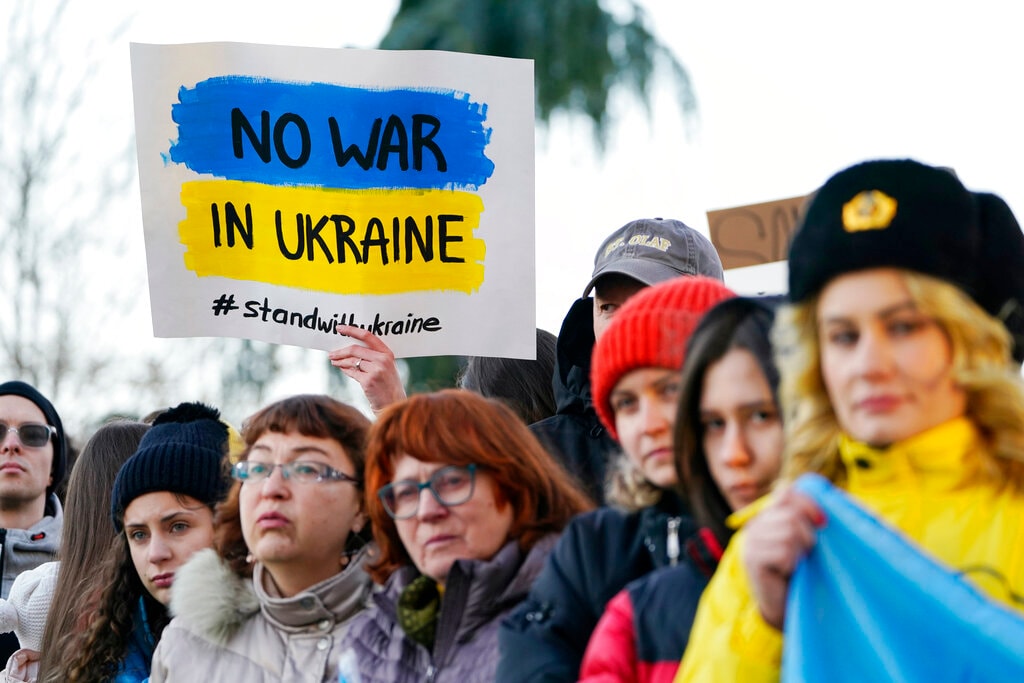 World Wants Russia's 'Hands Off Ukraine', People Ask Putin to Stop the ...