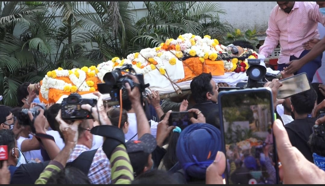 Bappi Lahiri's Funeral: Family And Friends Bid Tearful Goodbye To The ...