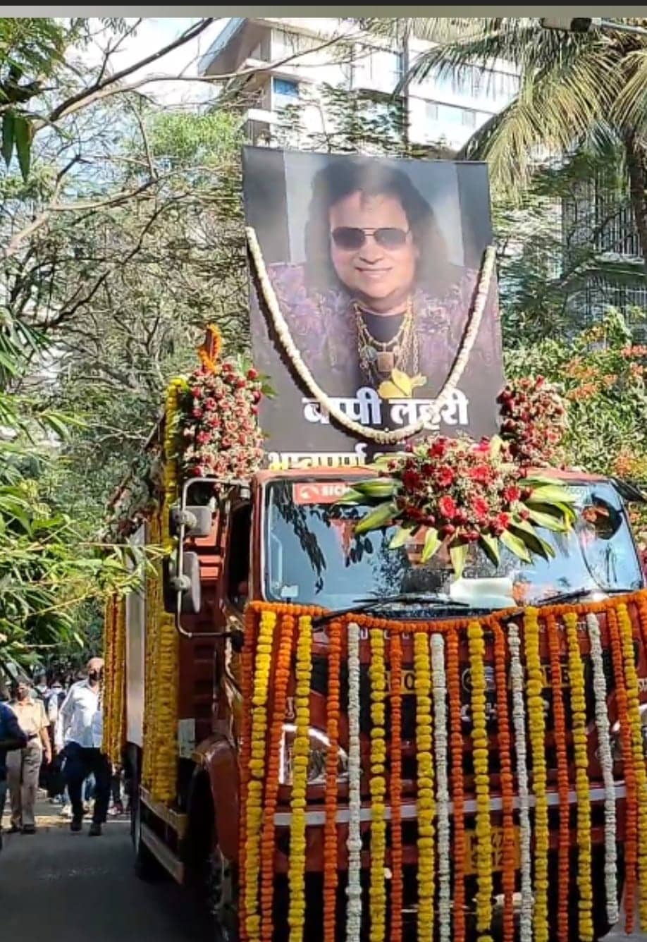 Bappi Lahiri's Funeral: Family And Friends Bid Tearful Goodbye To The ...