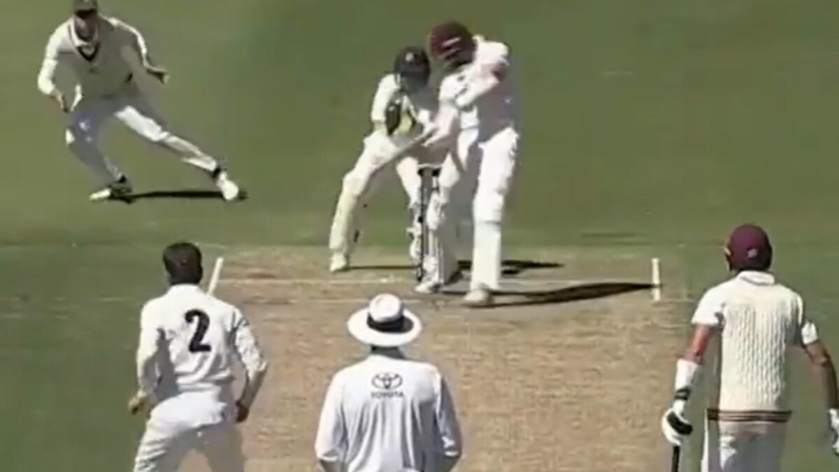 Peter Handscomb Takes a Stunning Catch to Dismiss Mark Steketee in a ...