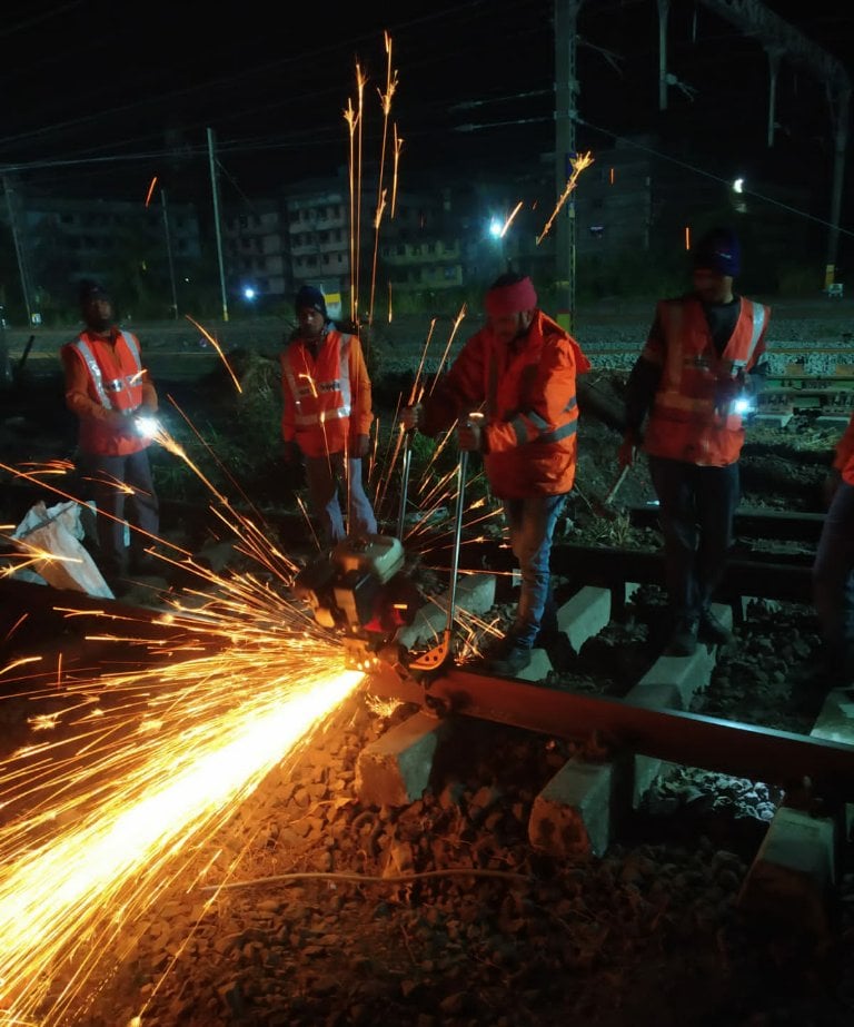 Central Railway’s 36-hour Mega Block Begins, 350 Mumbai Local Services ...