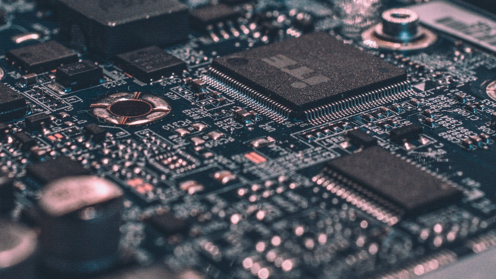 White House Tells Chip Industry to Brace for Russian Supply Disruptions ...