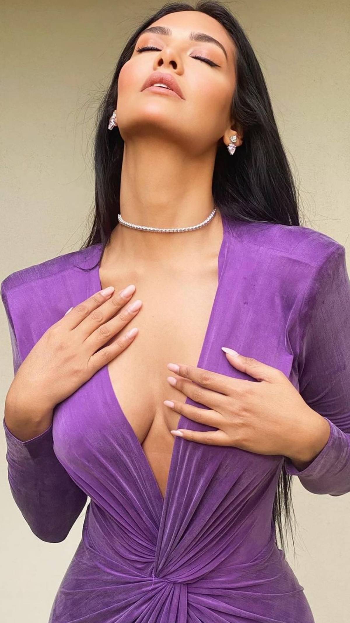 Esha Gupta Flaunts Curvaceous Body In Latest Photoshoot Check Out The