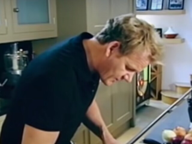 Gordon Ramsay Chops Onion 'Perfectly' in MasterChef US and Internet Has ...