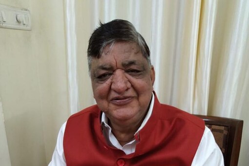 Akhilesh Surrounded by Amateurs, Even Mulayam Won’t Get a Ticket Today ...