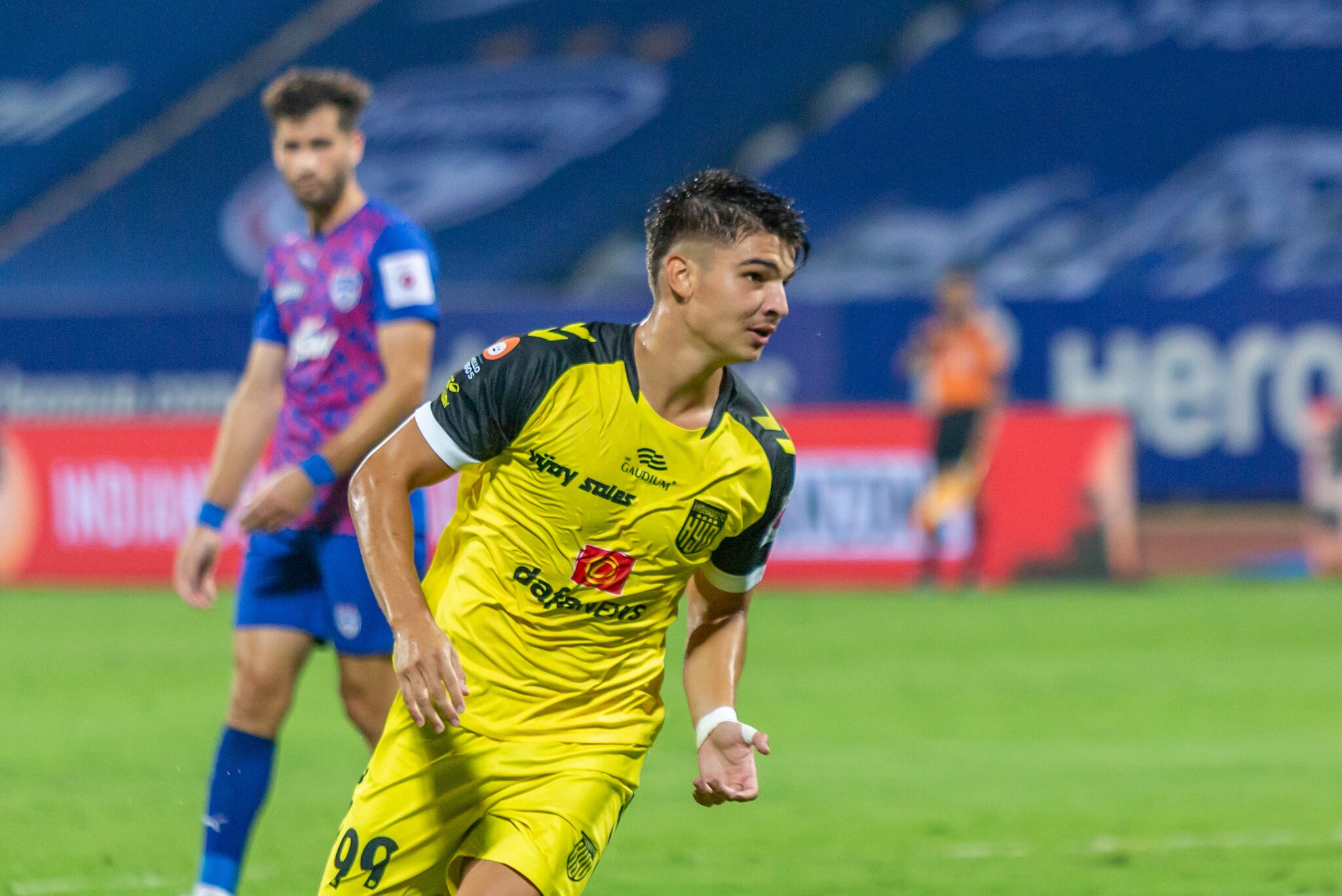 ISL 2021-22: Hyderabad FC Beat Bengaluru FC 2-1 | In Pics - News18