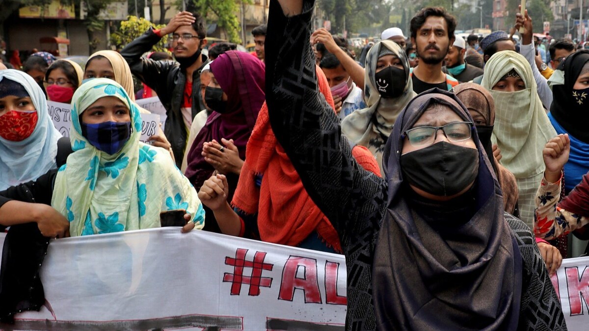 Hijab Row: RSS Muslim Wing Supports K'taka Girl, Says 'Purdah' Part of ...