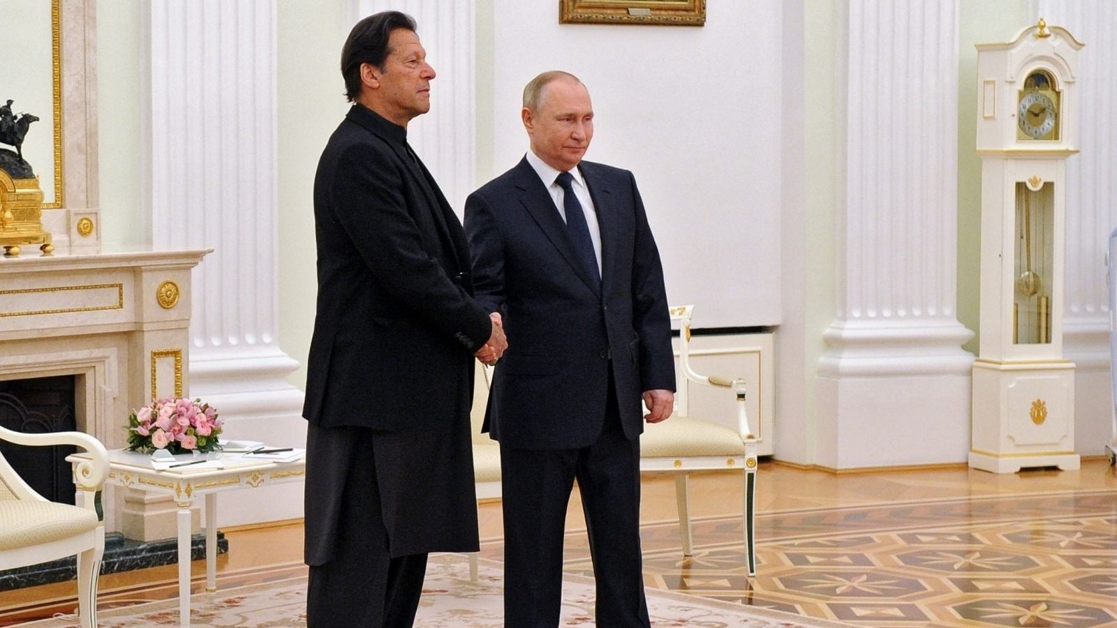 Kashmir Issue Finds Spotlight in Imran Khan's Meet with Putin as Russia ...