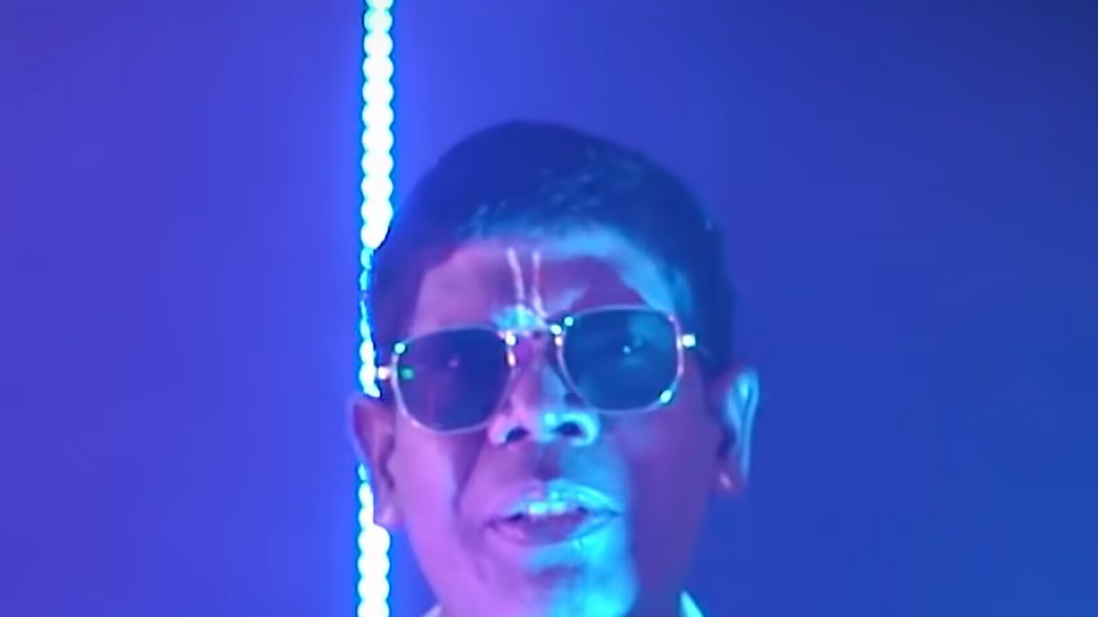 'Kacha Badam Night' at Kolkata Eatery as Bhuban Badyakar Performs Viral ...