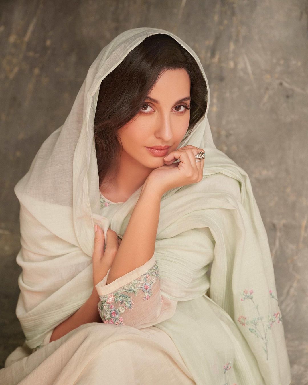 Nora Fatehi Leaves Fans Impressed With Her Impeccable Makeup Looks ...