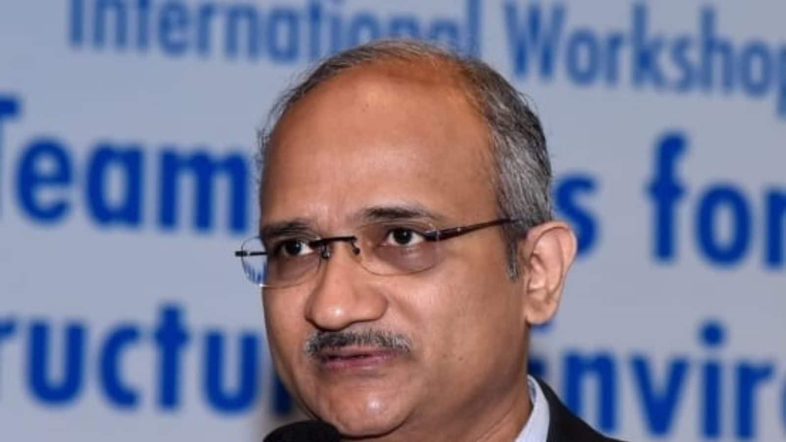 IIT Delhi Director Bids Goodbye After 6 Years Says 'Startup Founders ...