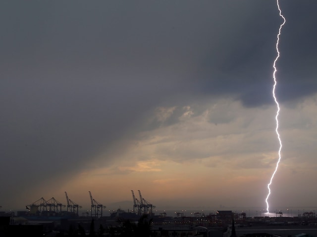 770-Km Long Lightning Megaflash, Equal To Distance Between London And ...